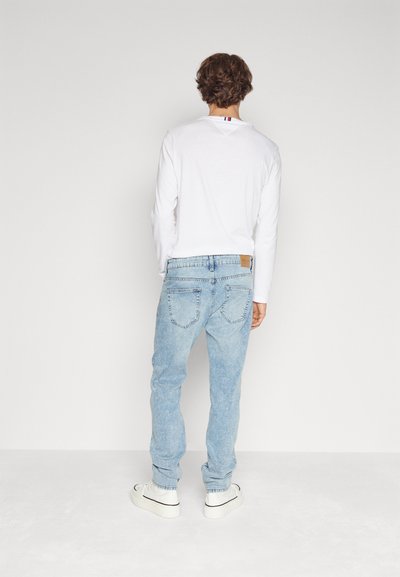 Only & Sons ONSWEFT REGULAR - Slim fit jeans - light medium blue denim ...
