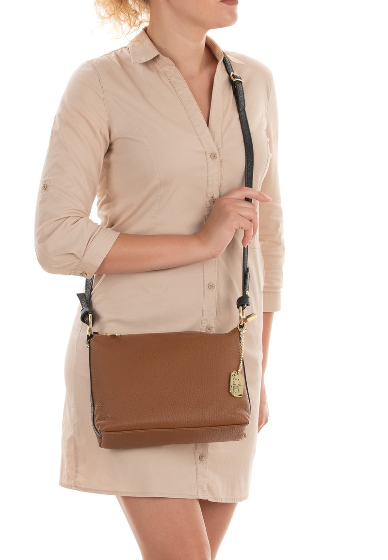 Anna Morellini ITALIAN - Across body bag - cognac - Zalando