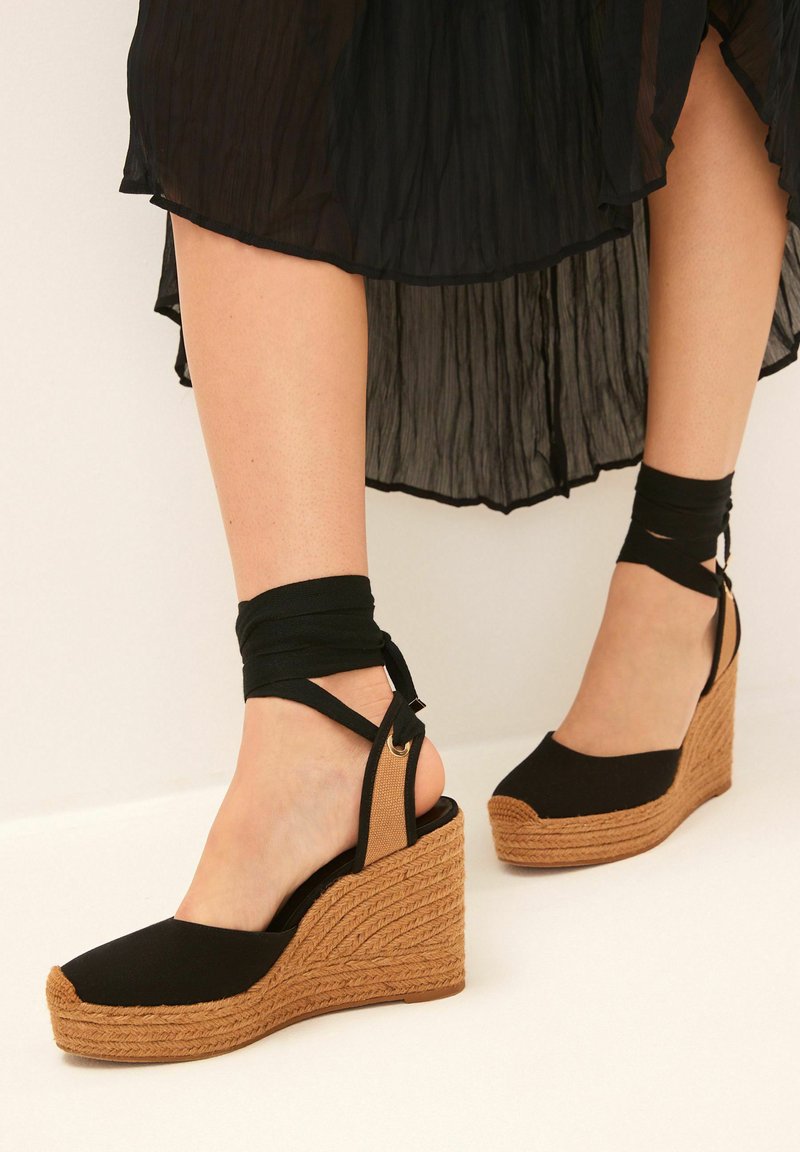 Next FOREVER COMFORT® TIE UP WEDGES - Wedges - black - Zalando