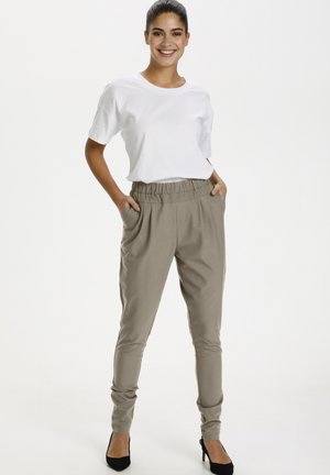Kaffe JILLIAN BELT PANT - Stoffhose - savannah tan/hellbraun - Zalando.de
