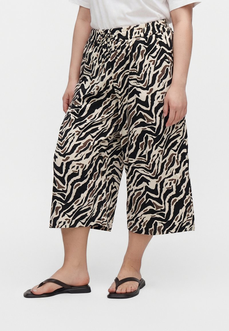 ONLY Carmakoma CARELITE CULOTTE PANTS - Shorts - black/negro - Zalando.es