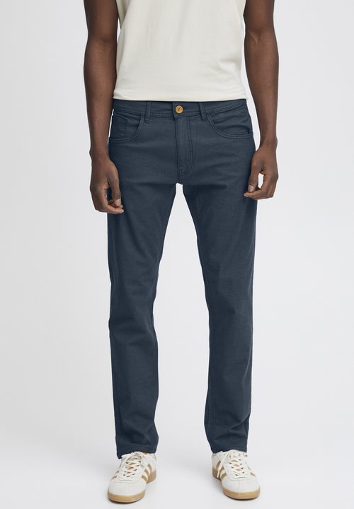 Chinot netistä | Miehet | Zalandon chinovalikoima