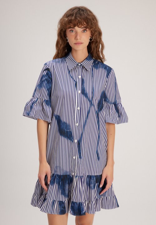 adL GARNISHED WITH POCKET FLAP - Robe chemise - printed black/noir ...