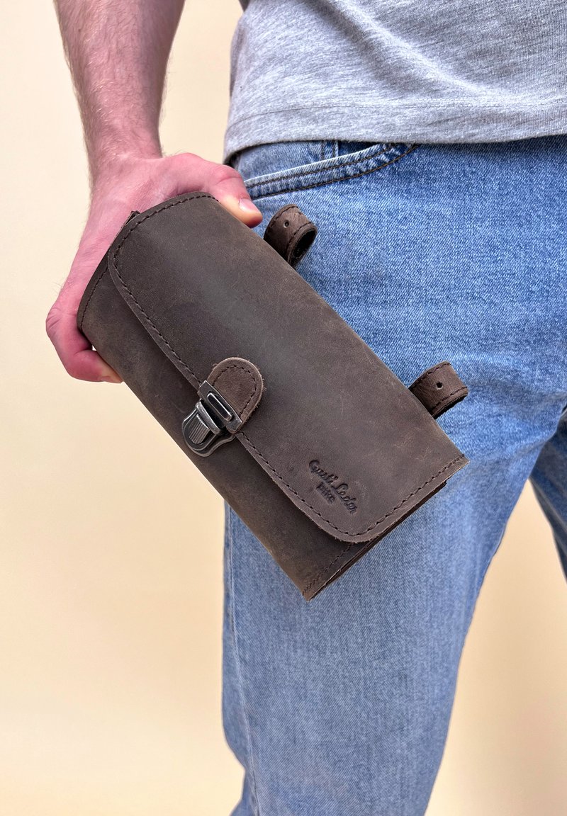 Gusti Leder WOLFGANG L. - Sporttas - walnut/bruin - Zalando.be