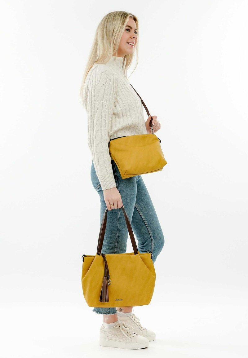 Emily & Noah ELKE - Handväska - mustard/senapsgul - Zalando.se