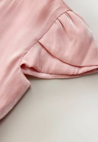 Next REGULAR FIT - SHIMMER BOW OCCASION - Koktélruha / Partiruha - pink ...