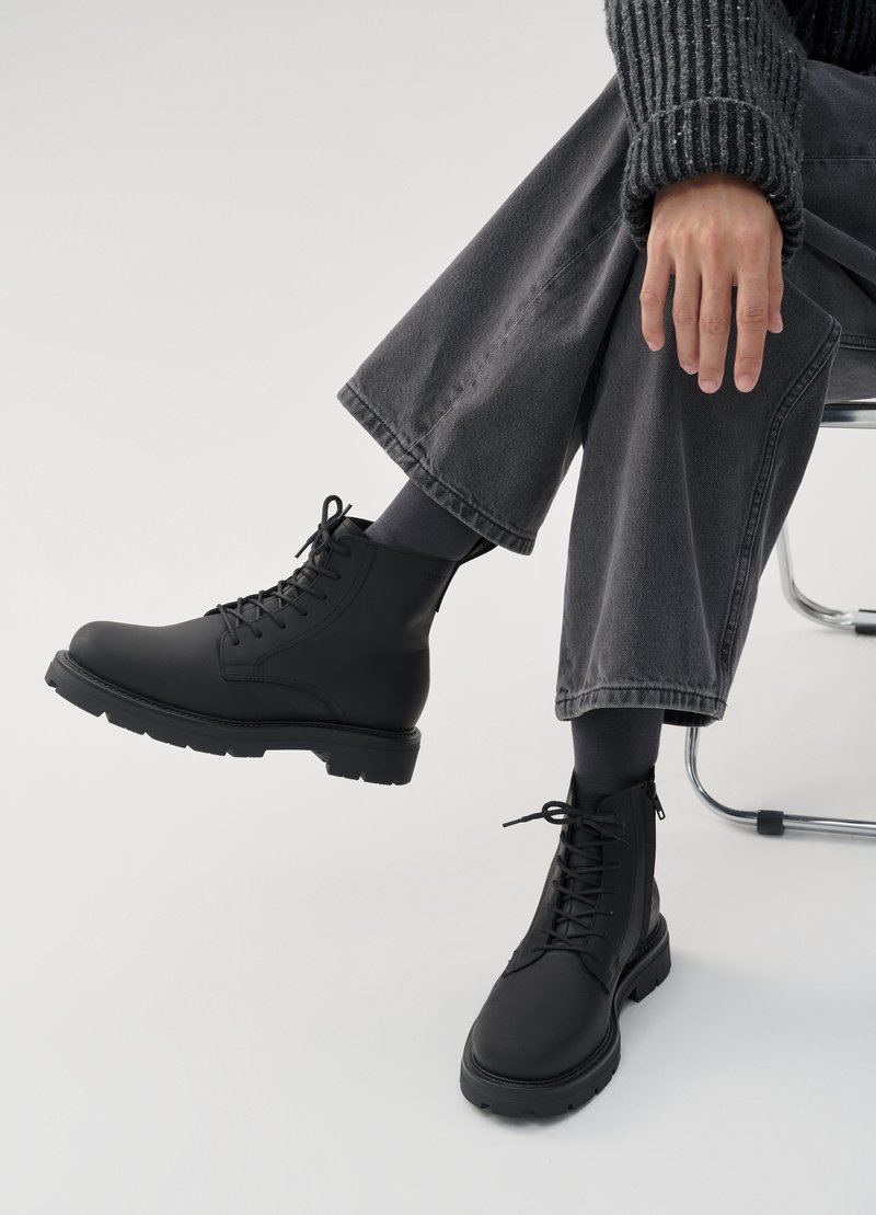 Vagabond CAMERON - Botas clássicas de cano curto - off black/preto ...