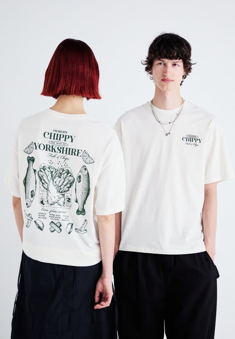 Jack & Jones JORFISH TEE CREW NECK UNISEX - Print T-shirt - egret/sand ...