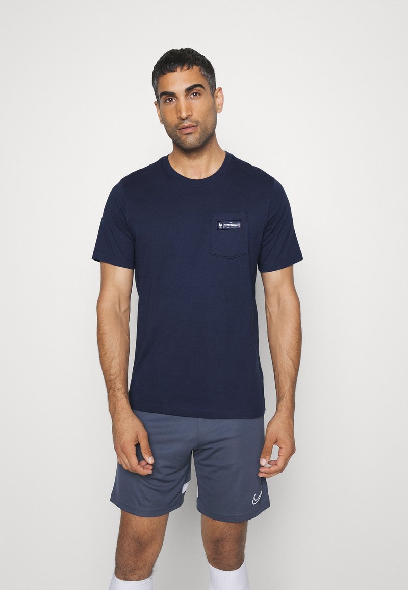 Nike Performance FRANCE TEE - Print T-shirt - midnight navy/dark blue ...