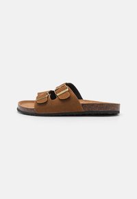 Rubi Shoes by Cotton On REX DOUBLE BUCKLE SLIDE - Pantoffels - tobacco ...