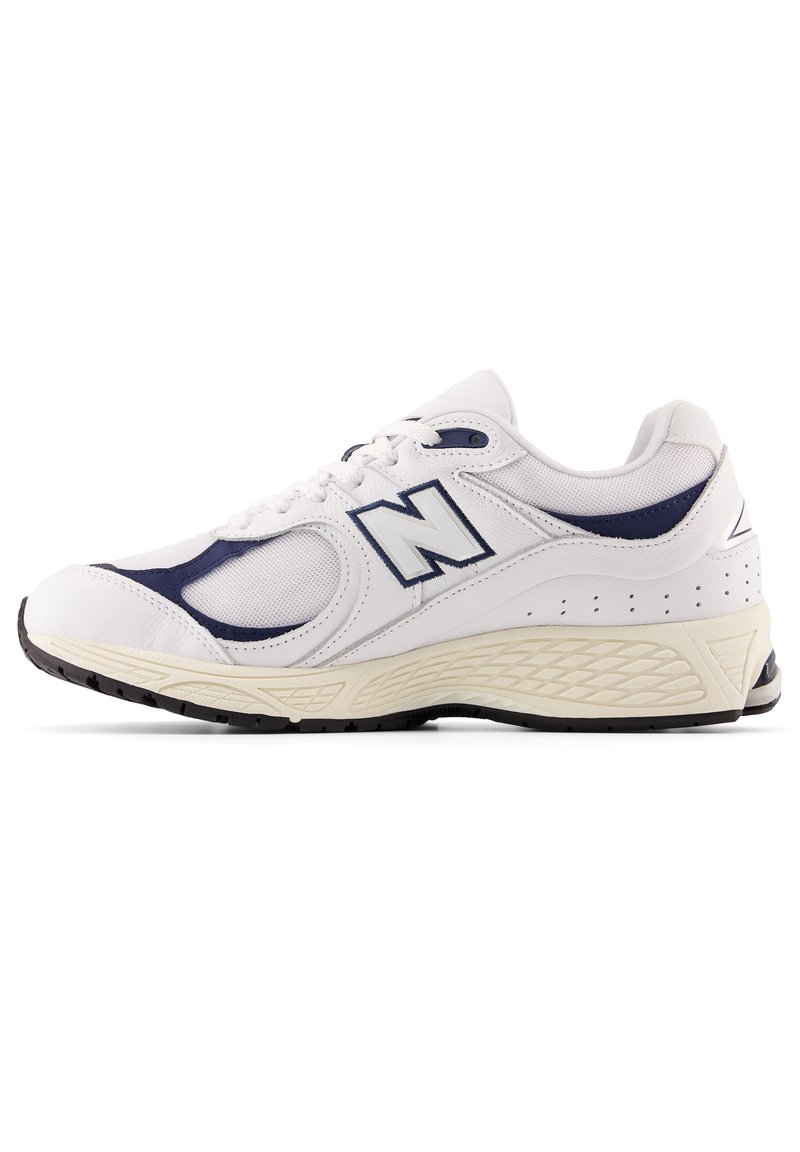 New Balance 2002 UNISEX - Trainers - white natural indigo/white ...