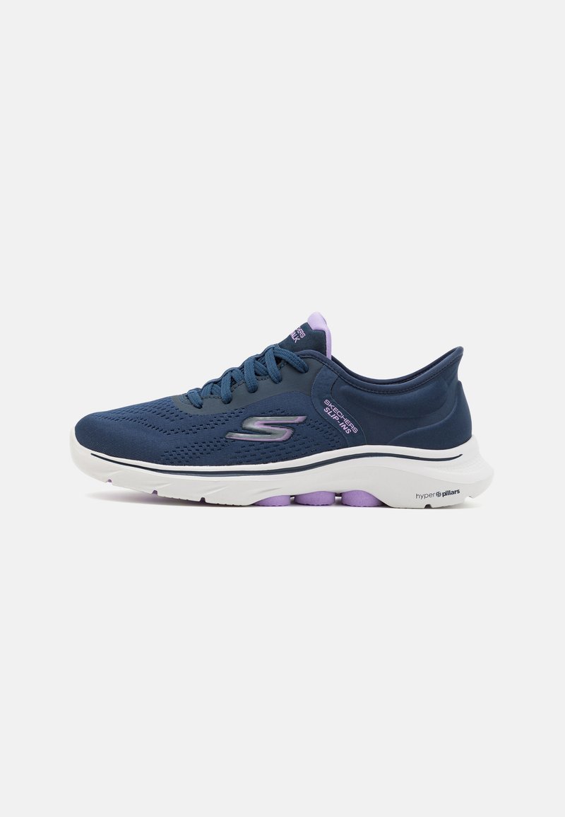 Skechers Performance GO WALK 7 SLIP-IN - Walkingschuh - navy/lavender ...