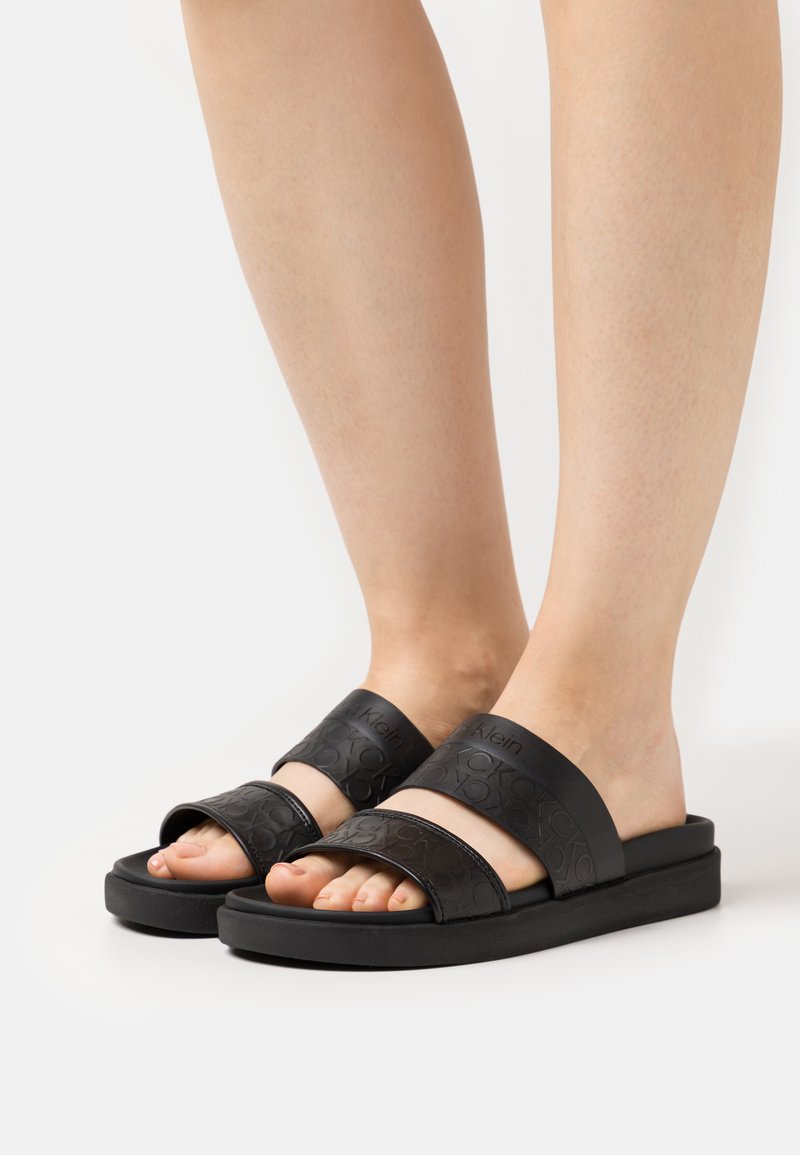 Calvin Klein ERGO SLIDE - HF MONO - Mules - black mono/black - Zalando.de