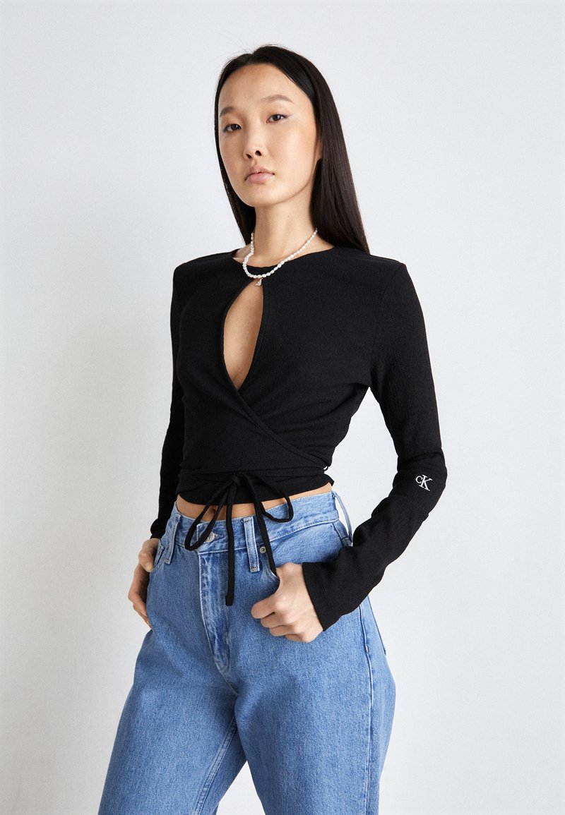 Calvin Klein Jeans FRONT SPLIT WRAP - Ilgarankovis viršutinės dalies ...