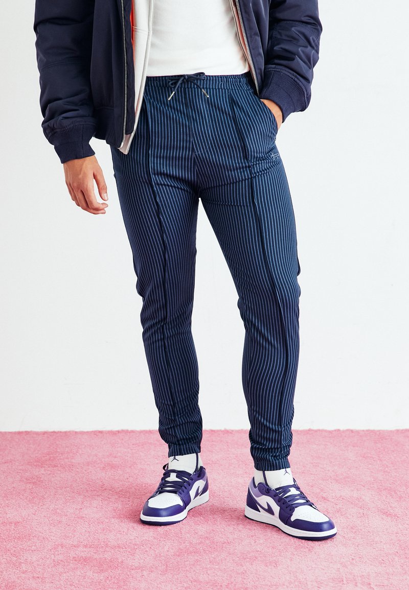 Denim Project DPPINSTRIPE SEAM PANTS - Træningsbukser - blue/light blue ...