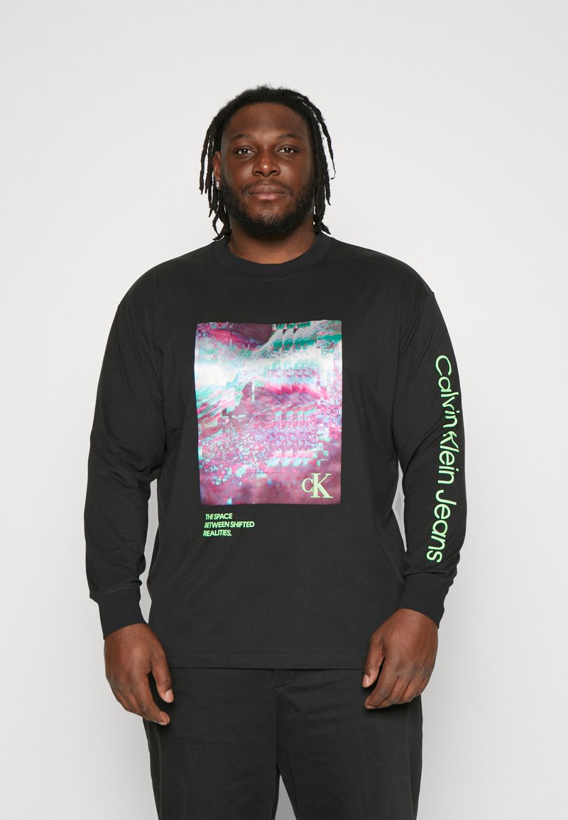 Calvin Klein Jeans Plus HYPER REAL LANDSCAPE - Long sleeved top - black ...