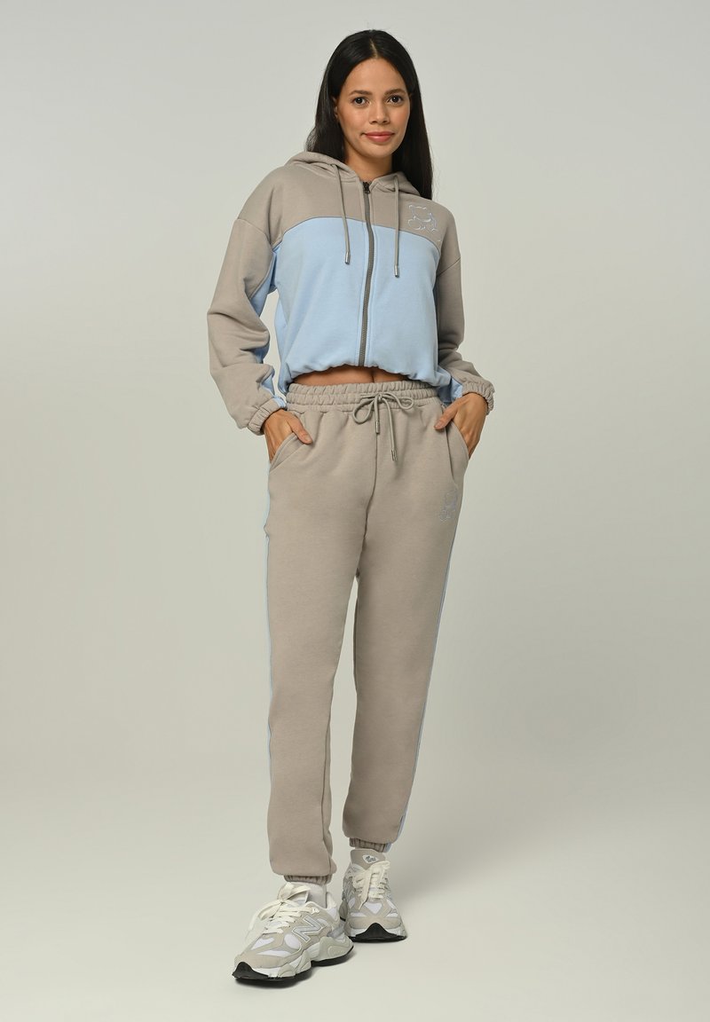 Tom Barron MIT YIEMBOIDERY-DESIGN - Trainingspak - grau/grijs - Zalando.nl