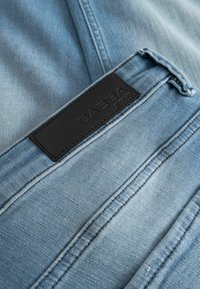 Gabba JONES MIK - Jeans Tapered Fit - lt. blue denim/light blue - Zalando
