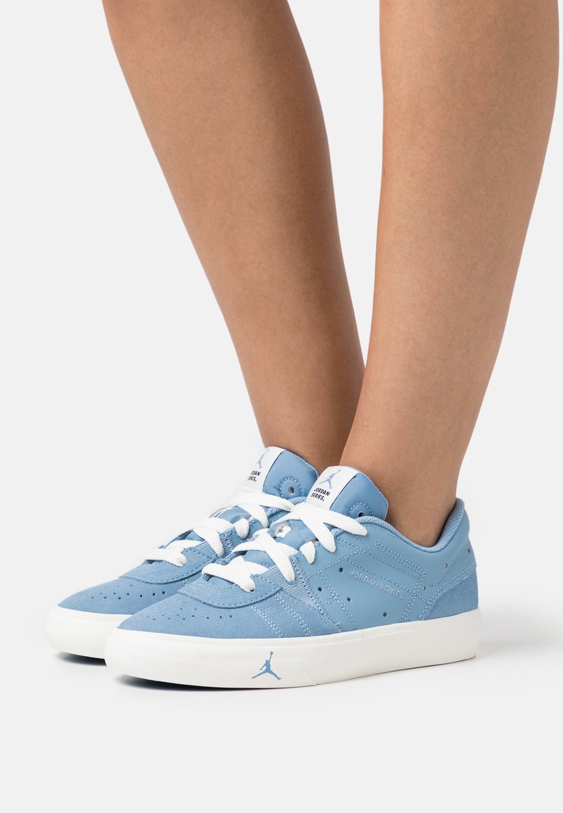 Jordan WMNS JORDAN SERIES ES - Baskets basses - chambray/dark powder blue/sail/bleu - ZALANDO.FR
