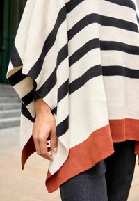 Next STRIPE PONCHO - Poncho - ecru black/beige - Zalando.se