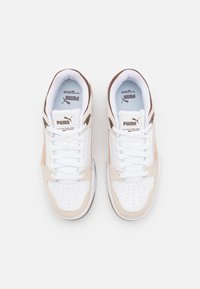 Puma SLIPSTREAM UNISEX - Sneakers laag - white/warm white/dusty tan/wit ...