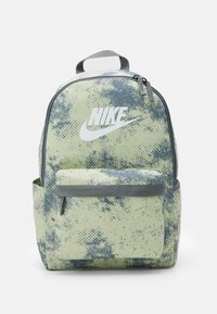 Nike Sportswear HERITGE RORSCHACH UNISEX - Seljakott - olive aura/smoke ...