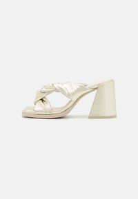 Nubikk LANA TWIST - Sandaler - gold metallic shiny/gullfarget - Zalando.no
