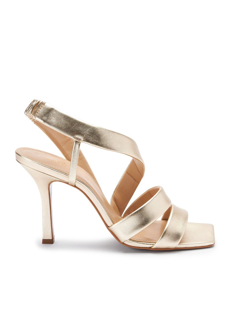 Next SIGNATURE ASYMMETRIC STRAP - Sandalen - gold/goudkleurig - Zalando.nl