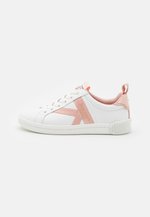 kate spade new york SIGNATURE - Trainers - true white/pink/white ...