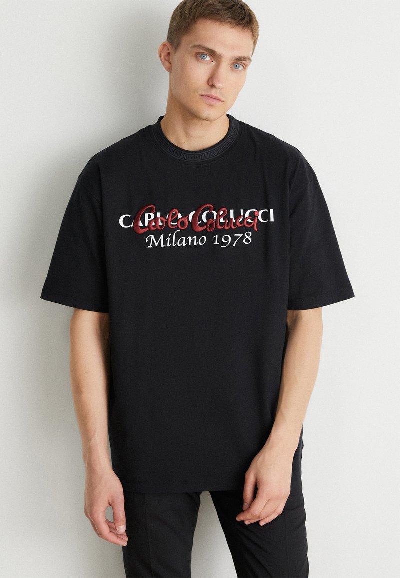 Carlo Colucci UNISEX - Print T-shirt - black - Zalando