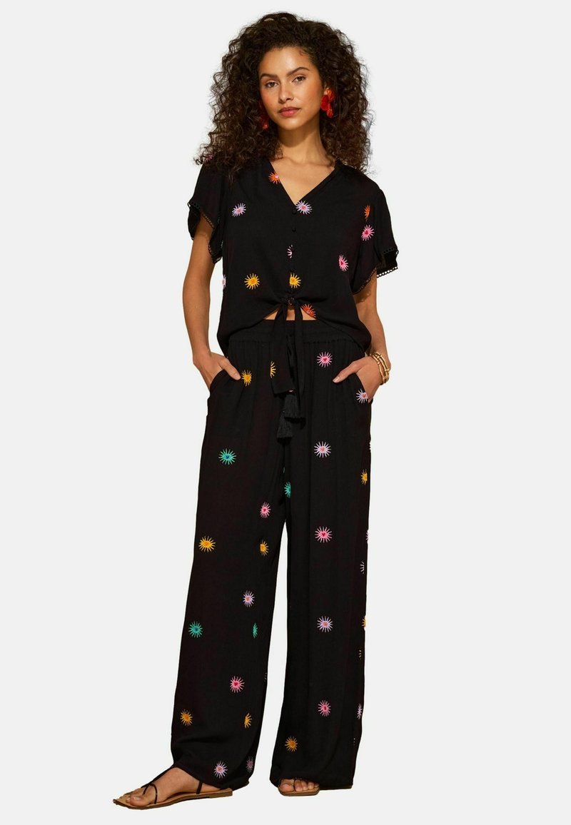 Love & Roses REGULAR FIT - TIE FRONT - Blouse - black sun embroidered ...