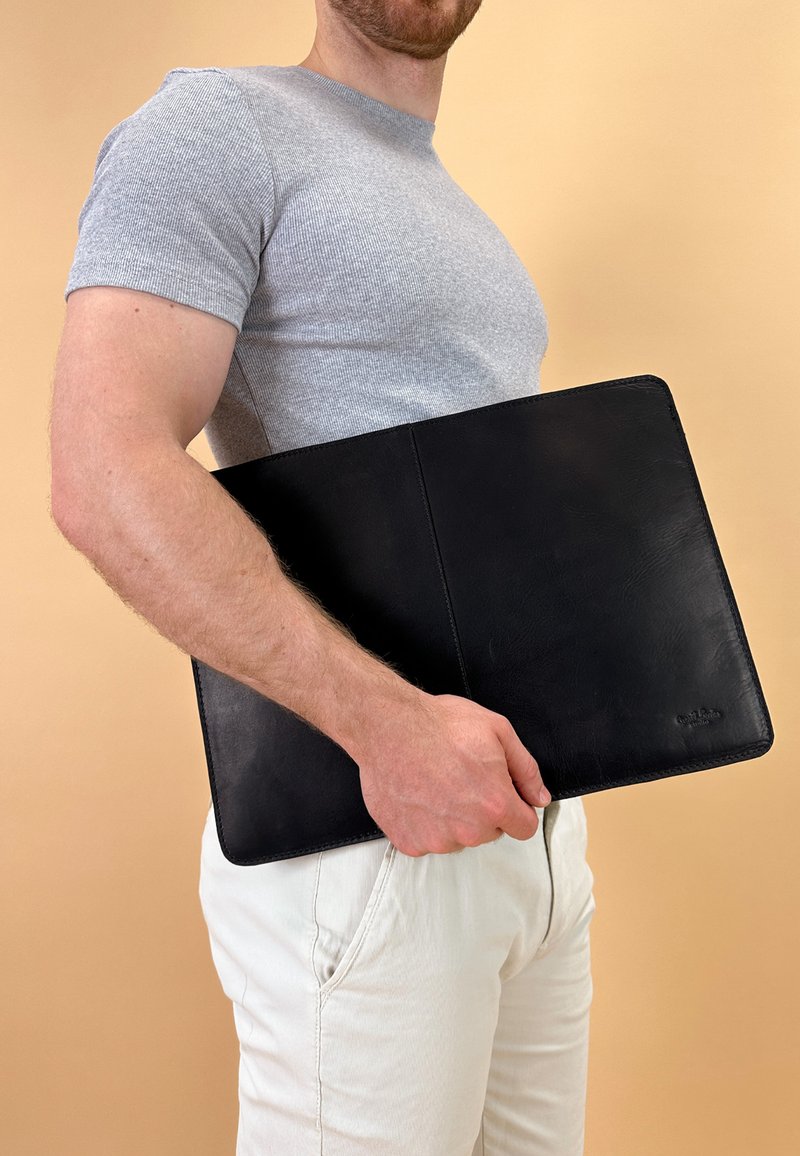 Gusti Leder LUKE - Notebooktasche - schwarz - Zalando.de