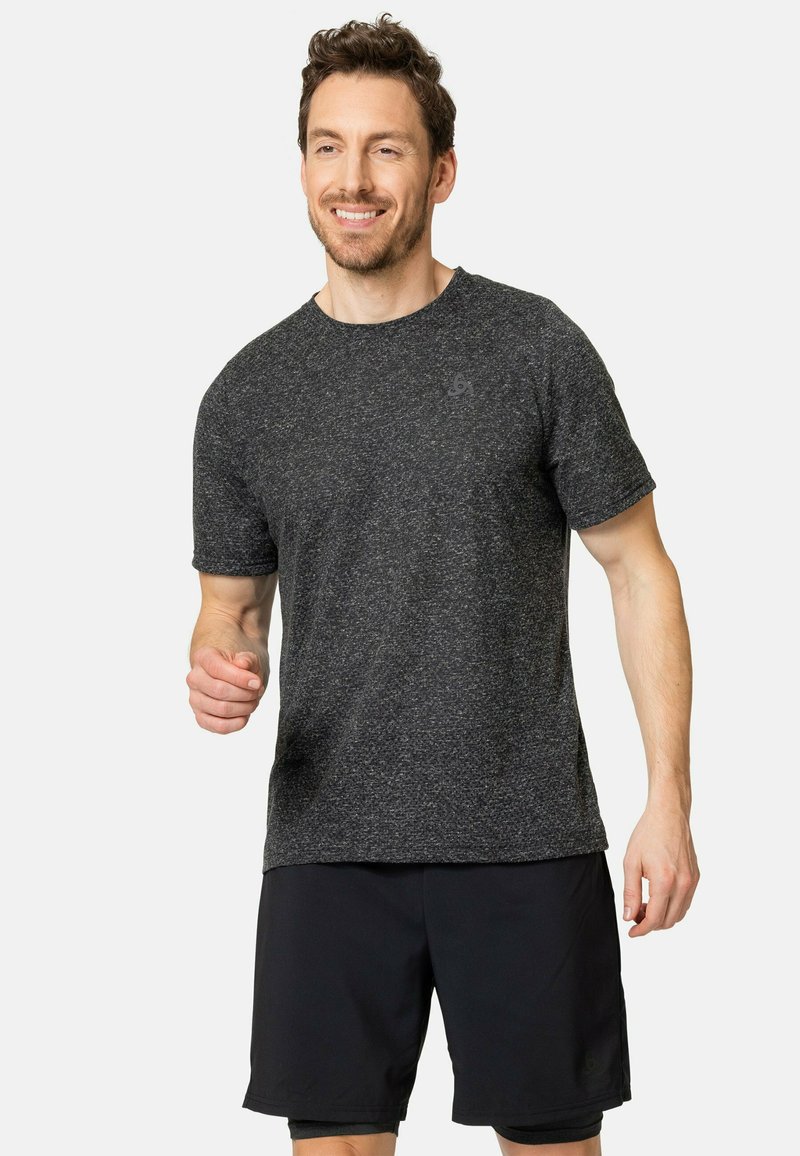 ODLO CREW NECK ESSENTIAL - Triko s potiskem - black melange/černá ...
