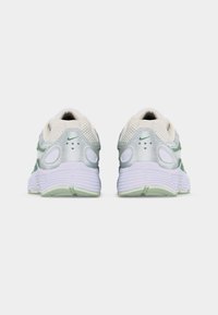 Nike Sportswear P 6000 SE UNISEX - Sneakers laag - white/steam/barely ...
