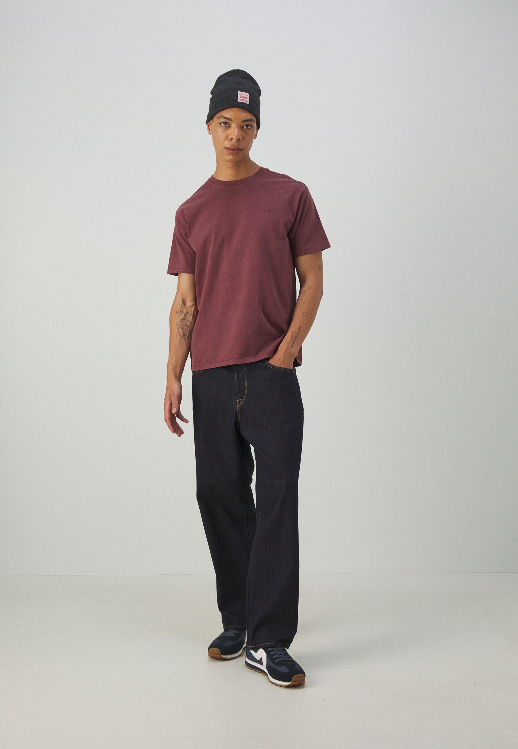 Levi's maroon t shirt store
