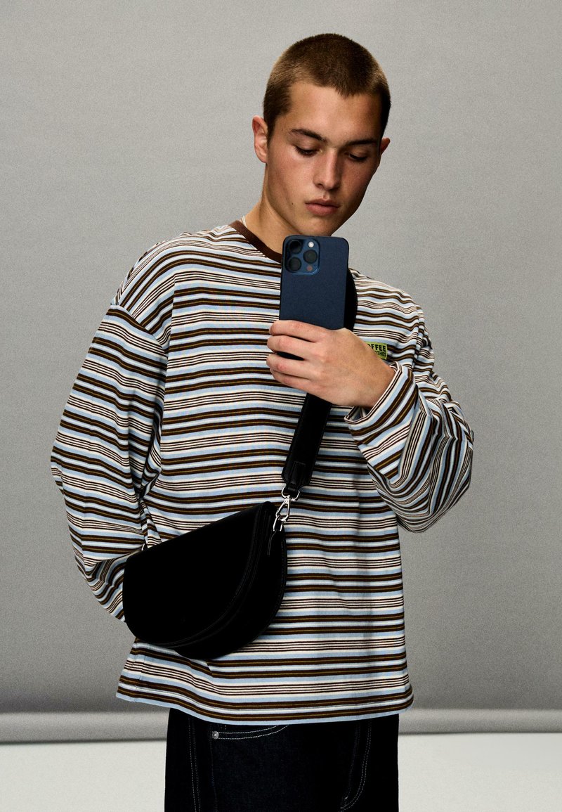 Bershka Skuldertasker - black/sort - Zalando.dk