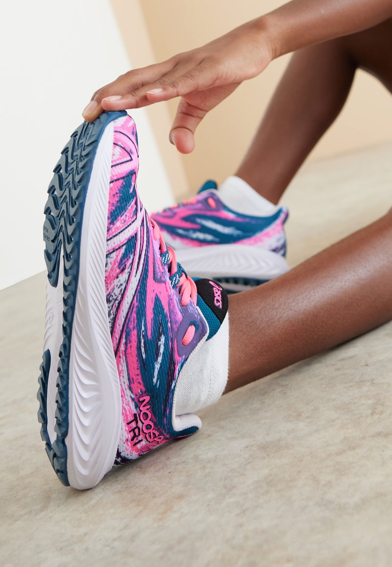 ASICS GEL-NOOSA TRI 15 UNISEX - Road running shoes - hot pink/lilac ...
