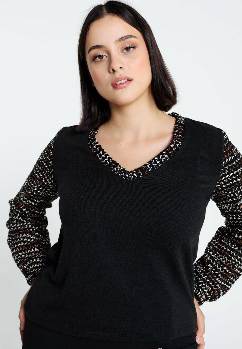 Cassis EINFARBIGEM LEIBCHEN UND FARBIGEN ÄRMELN - Print T-shirt - black ...