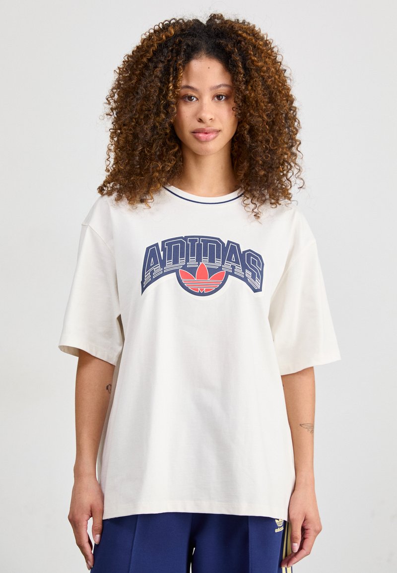 adidas Originals BIG ADI LOGO GRAPHIC TEE - Print T-shirt - cloud white/off-white - Zalando.co.uk