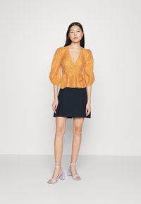Monki Bluse - orange shimmer/apricot - Zalando.de