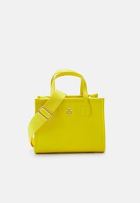 Tommy Hilfiger CITY SMALL TOTE - Håndtasker - valley yellow/gul ...