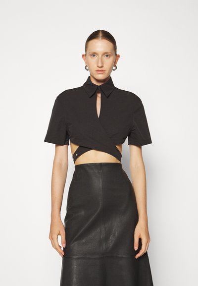 Han Kjøbenhavn CROPPED WRAP SHIRT - Bluse - black/schwarz - Zalando.de