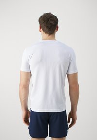 EA7 Emporio Armani TENNIS PRO TEE TEXTURED - Sport T-Shirt - white/weiß - Zalando.de