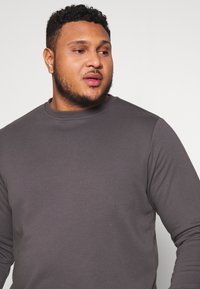 Urban Classics BASIC TERRY CREW - Sudadera - darkshadow/negro - Zalando.es