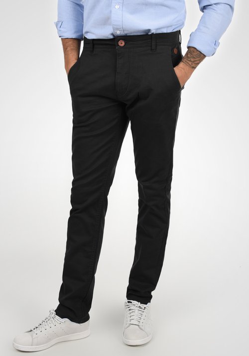 Chinot netistä | Miehet | Zalandon chinovalikoima