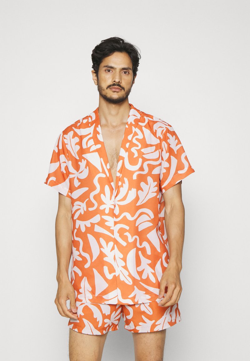 We Are We Wear ECO DANNY PLUNGING SHORT SLEEVED SHIRT - Shirt - burnt ...