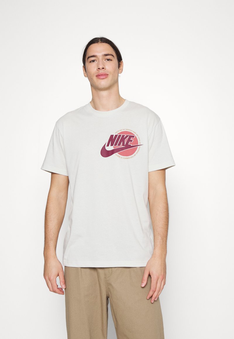 Nike Sportswear TEE - Print T-shirt - light bone/beige - Zalando.de