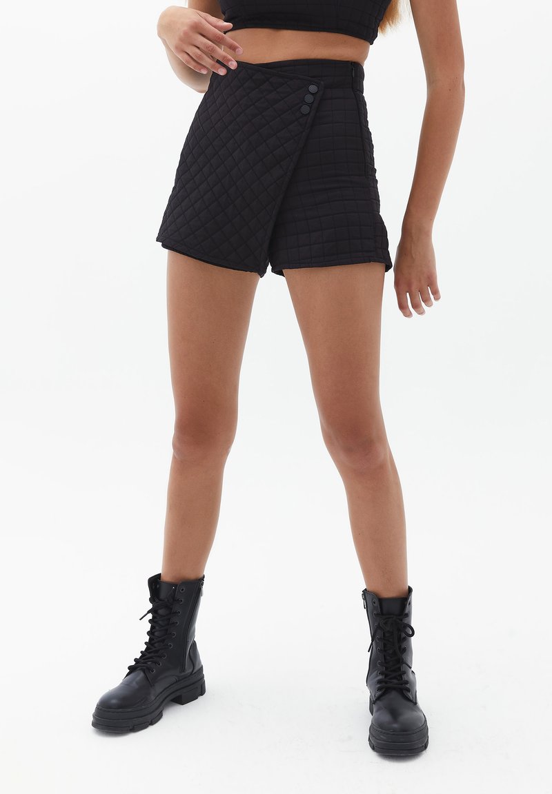 OXXO ASSYMETRIC QUILTED - Shorts - black/negro - Zalando.es