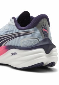 Puma VELOCITY NITRO 4 X HYROX - Baskets basses - lucite-pure pink-deep ...