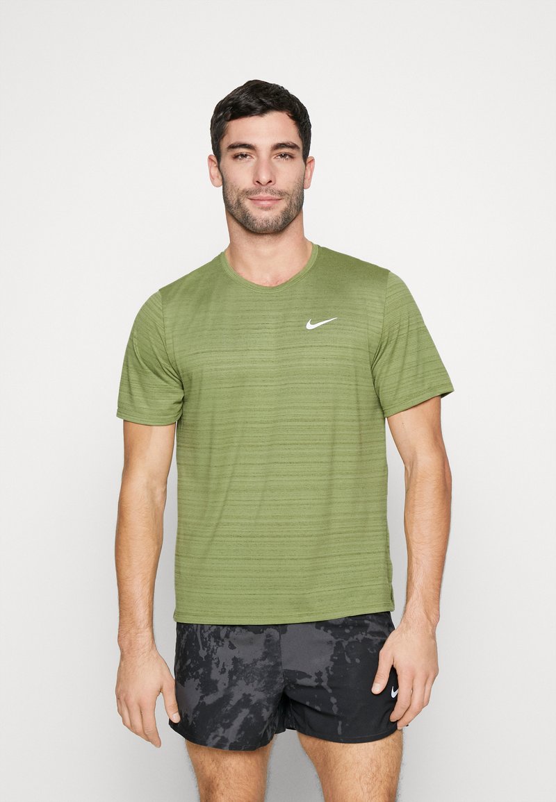 Nike Performance MILER - Sport T-Shirt - alligator/bright crimson ...